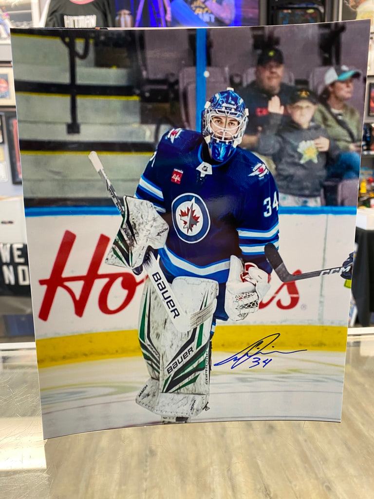 Thomas Milic signed Winnipeg Jets 8x10 Photo – First Row Collectibles